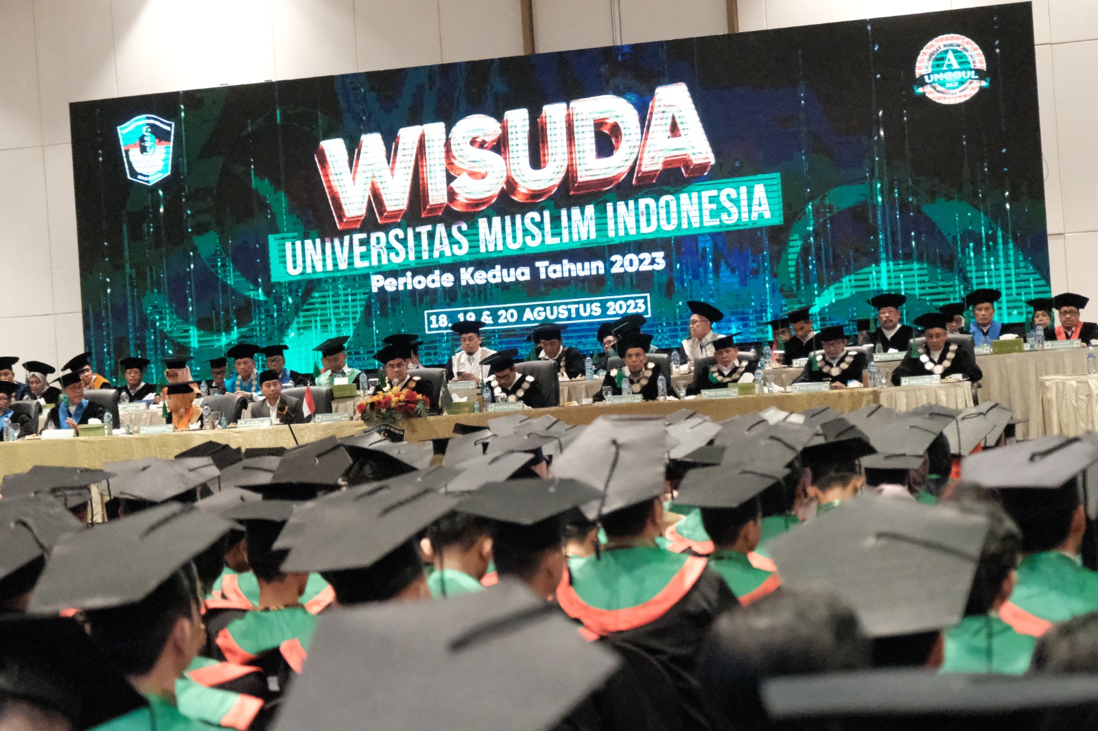 Hari Pertama Wisuda UMI Periode II 2023, UMI Kukuhkan 740 Alumni Baru - Official Website