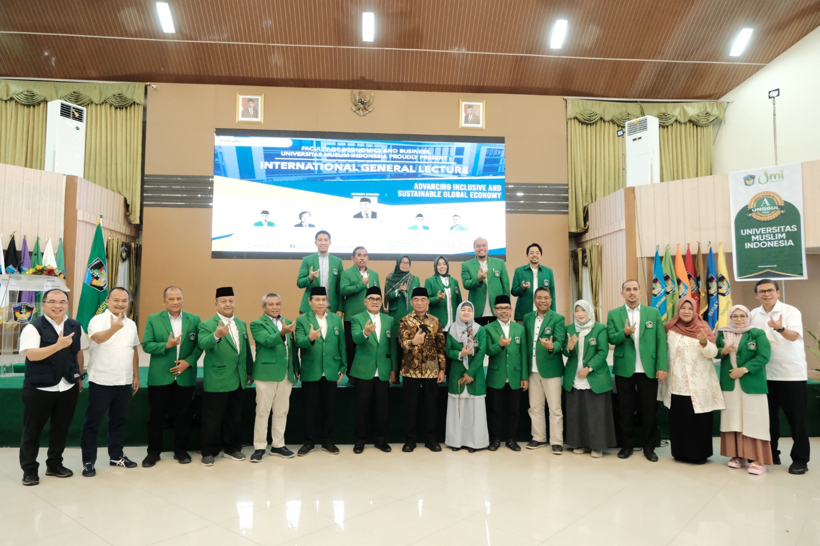 International General Lecture 2023 FEB UMI Hadirkan Menko PMK RI ...