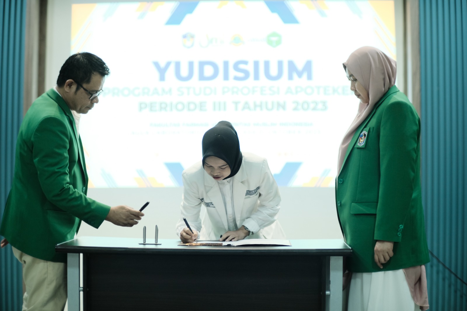 Periode III 2023, FF UMI Yudisium Profesi Apoteker - Official Website