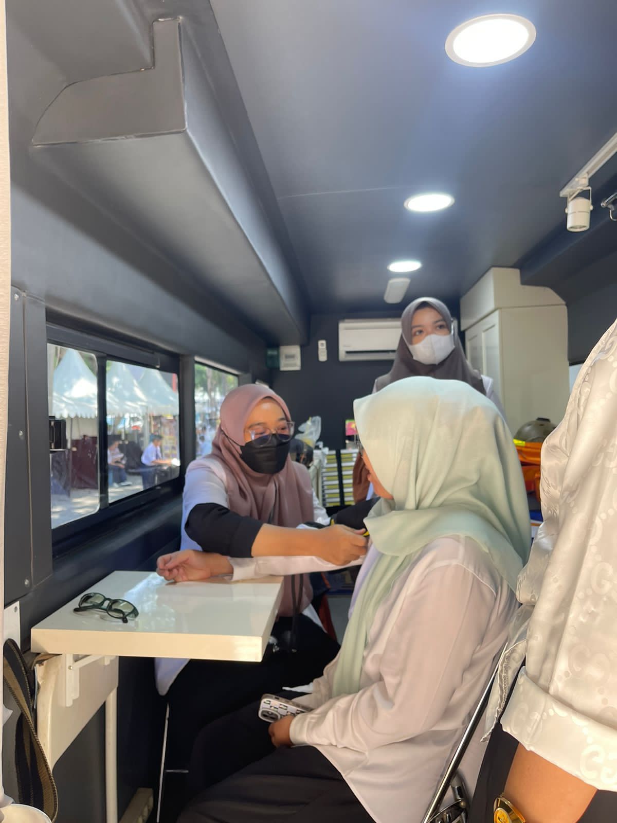 Mobil Klinik FK UMI Siap Memberikan Layanan Kesehatan di Expo Hari Santri 2023 di Sulsel ...