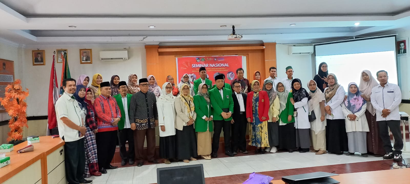 Seminar Nasional FS UMI Ulas Keterampilan Literasi Digital - Official ...