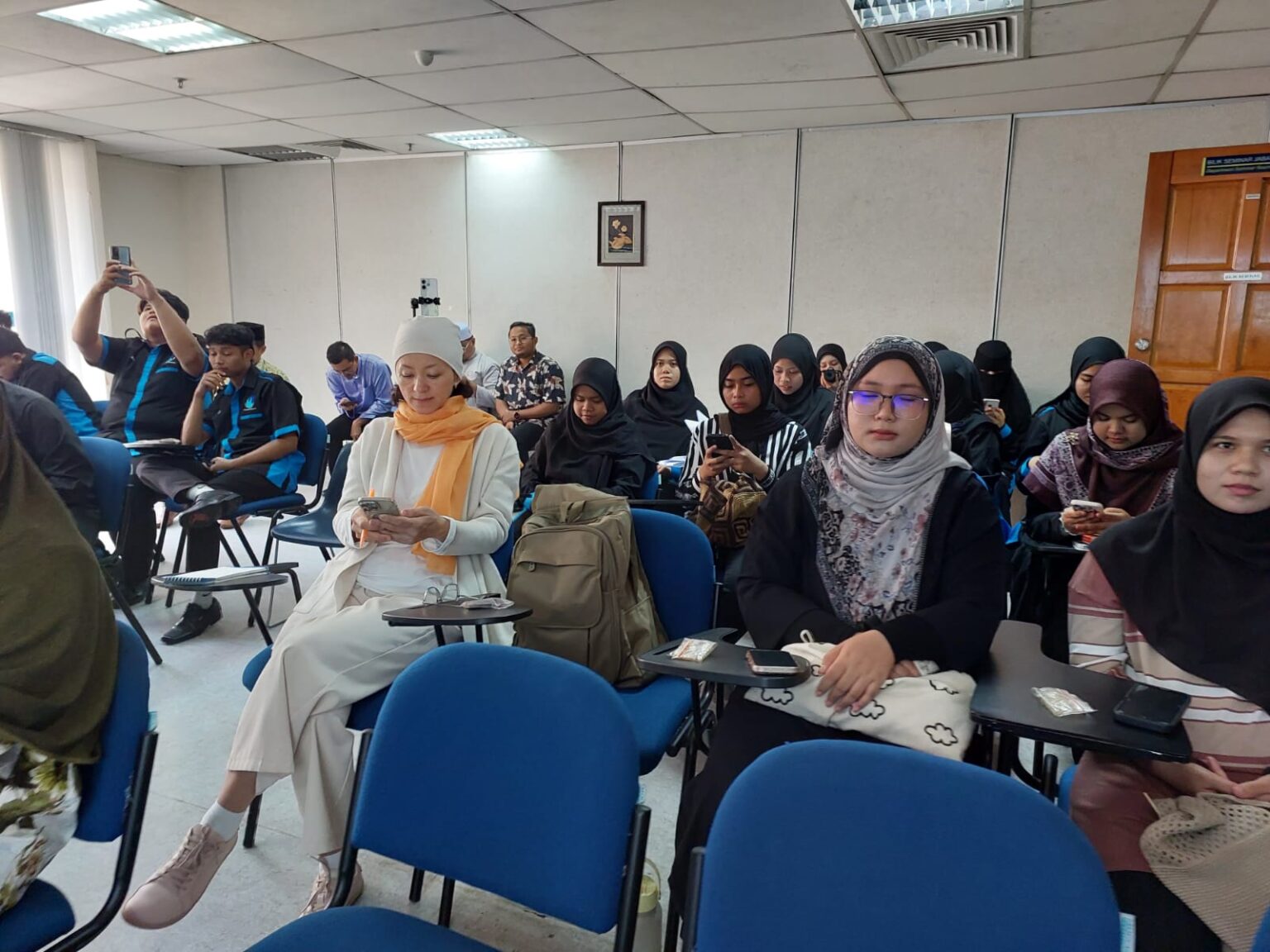 PKM Internasional, Dosen UMI Perkenalkan Budaya dan Kue Tradisional ...