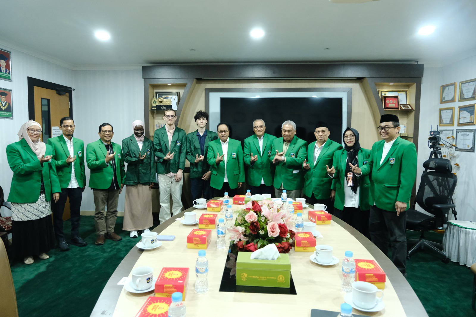 Langkah Nyata Menuju World Class University, UMI Terima 3 Mahasiswa ...