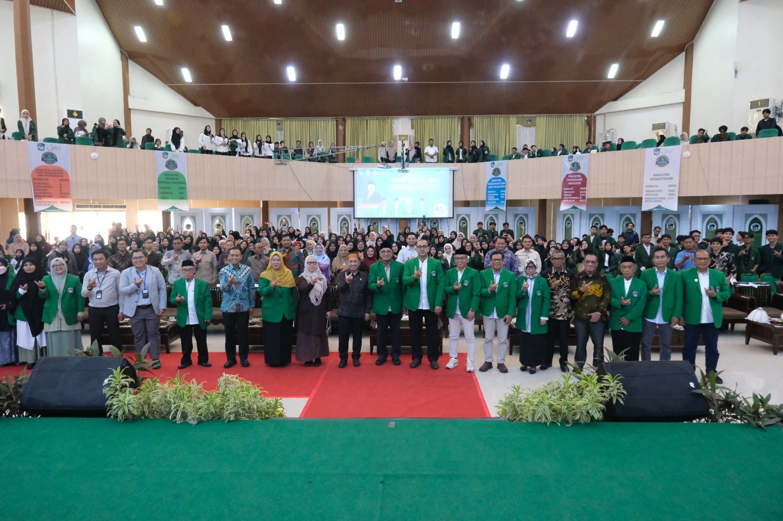 FEB UMI Gelar Kuliah Umum 2025, Hadirkan Wakil Menteri Luar Negeri RI ...
